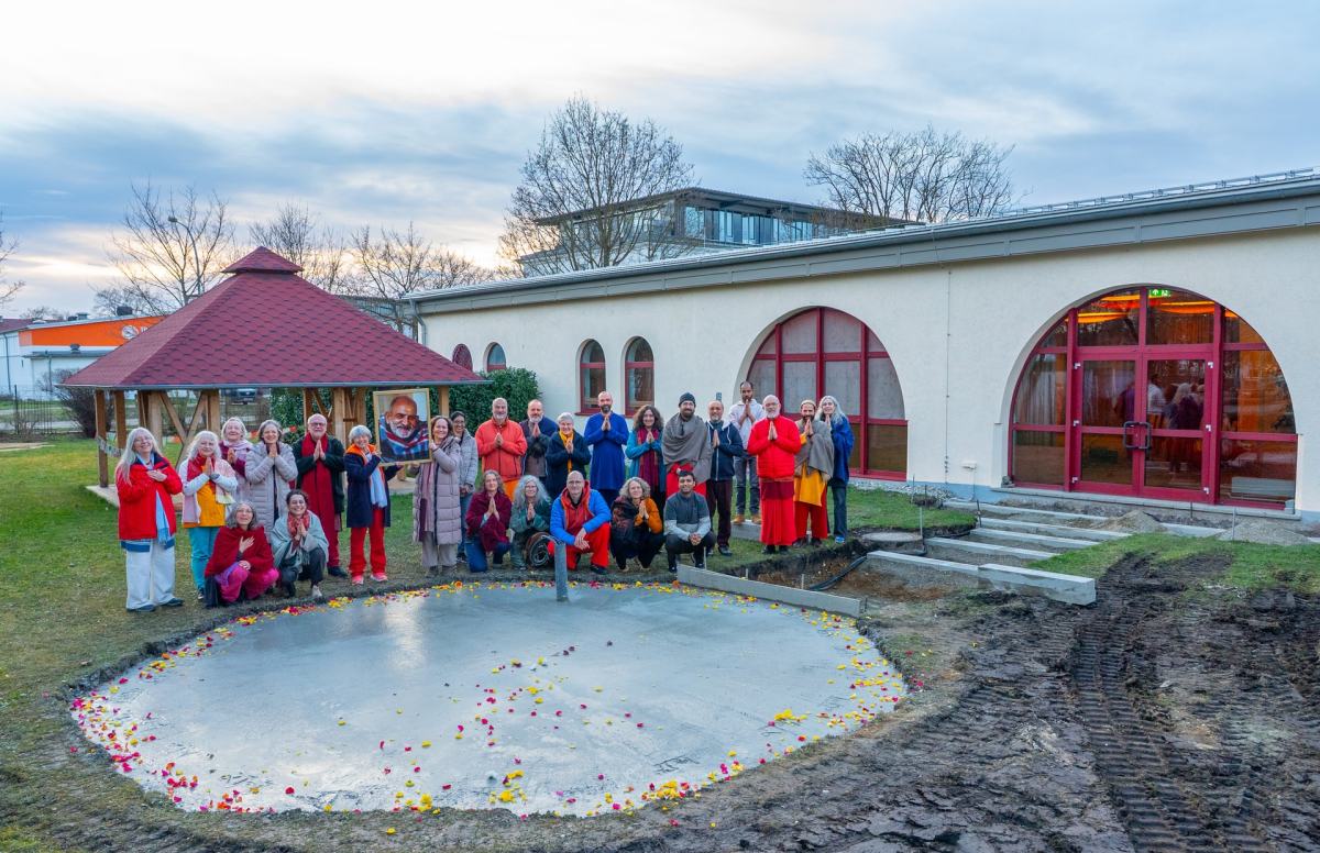 Construction begins | Durgamayi Ma Ashram